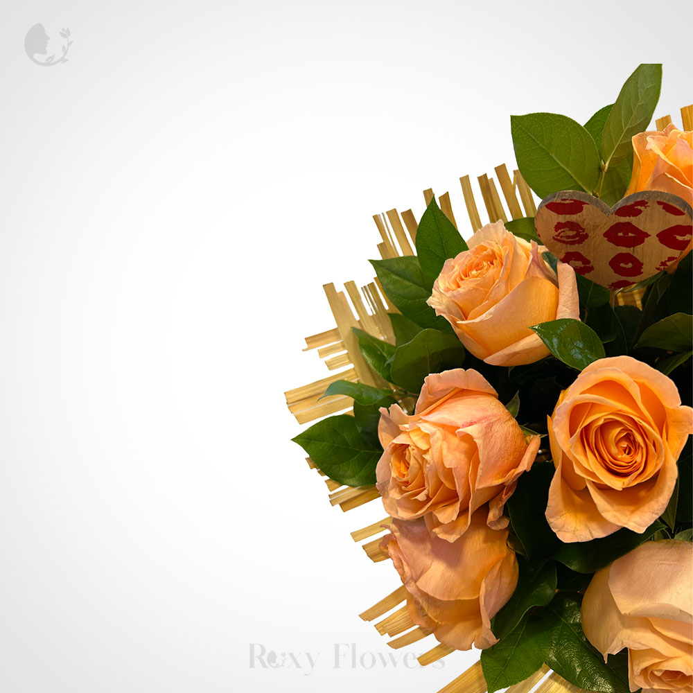 Buchet floral cu trandafiri roz somon - Gest Delicat - Livrări buchete ...