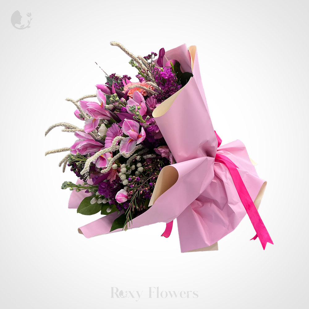 Buchet floral cu iris și matthiola - Sclipire înflorită - Livrări ...