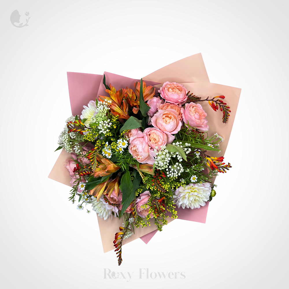 Buchet floral cu trandafiri roz tros, dalii și astromelia - Cântec de ...